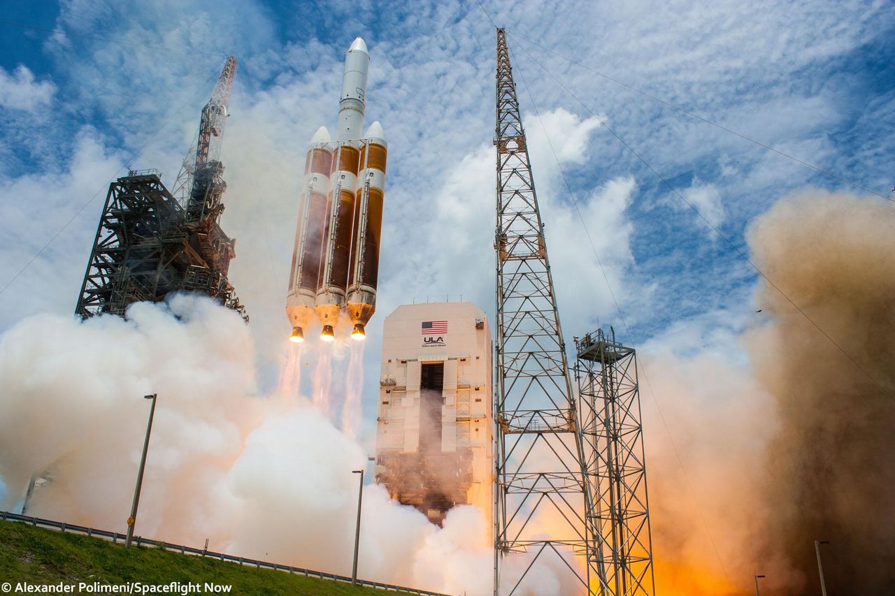 Nejsilnější raketa současnosti a největší typ satelitu | Stream