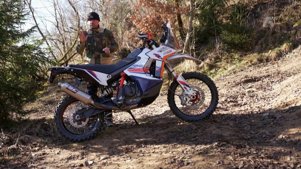 Test adventure motorky KTM 890 Adventure R | Stream